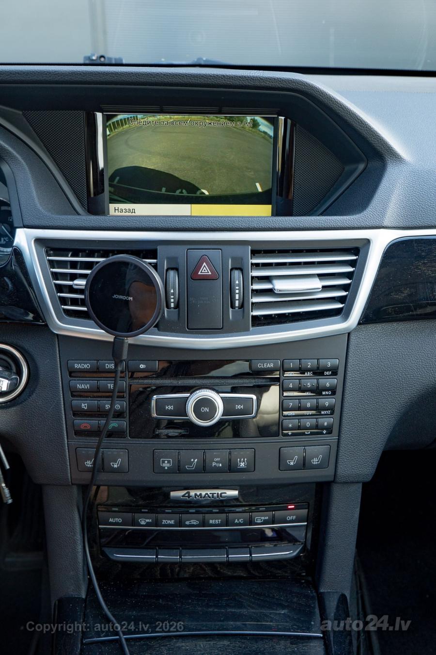 Zils Mercedes-Benz E-Class 2012 Tallina, ar dzinēja tilpumu 3.00 L un nobraukumu 192 tūkst. km par 18000 €, foto 12 vietnē AUTOMOTO.COM.LV