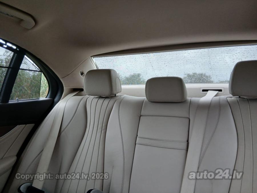 Blue Mercedes-Benz E-Class 2016 in Tallinn, with an engine capacity of 2.00 L and mileage of 176 thousand km for 19800 €, photo 9 on AUTOMOTO.COM.LV
