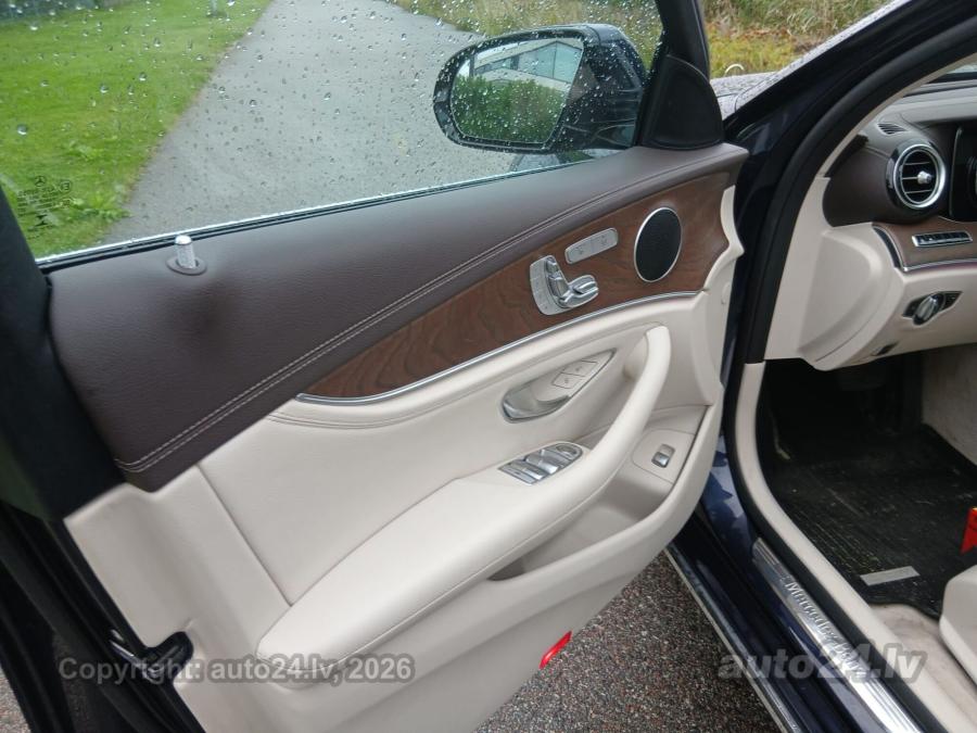 Blue Mercedes-Benz E-Class 2016 in Tallinn, with an engine capacity of 2.00 L and mileage of 176 thousand km for 19800 €, photo 10 on AUTOMOTO.COM.LV