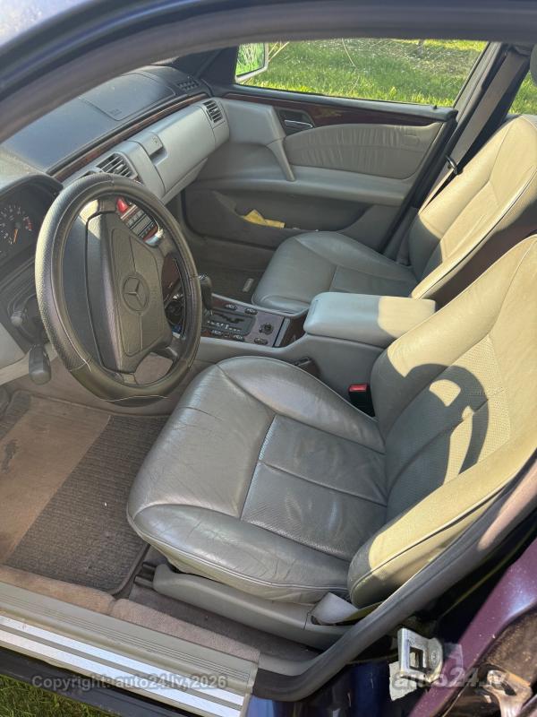 Zils Mercedes-Benz E-Class 1997 Tallina, ar dzinēja tilpumu 3.20 L un nobraukumu 0 tūkst. km par 1000 €, foto 3 vietnē AUTOMOTO.COM.LV