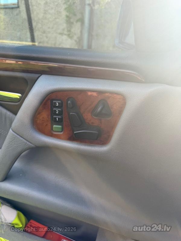 Zils Mercedes-Benz E-Class 1997 Tallina, ar dzinēja tilpumu 3.20 L un nobraukumu 0 tūkst. km par 1000 €, foto 5 vietnē AUTOMOTO.COM.LV