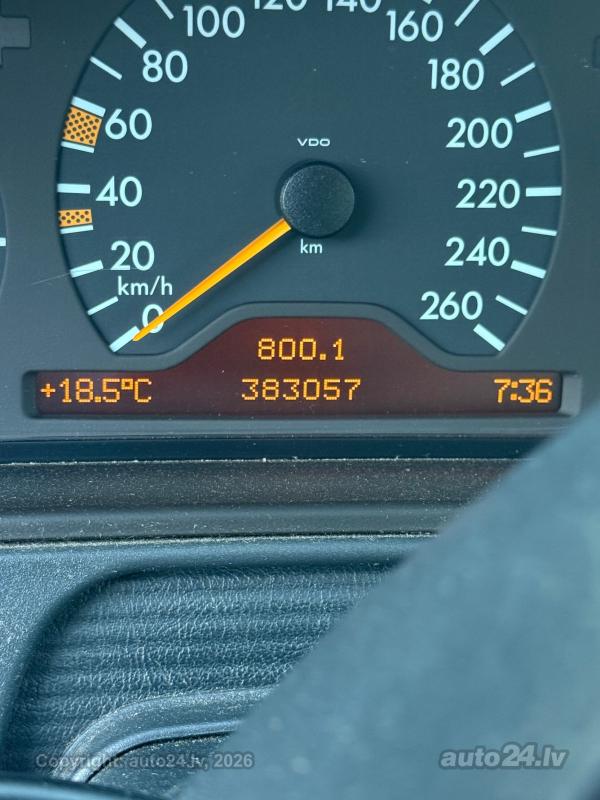 Zils Mercedes-Benz E-Class 1997 Tallina, ar dzinēja tilpumu 3.20 L un nobraukumu 0 tūkst. km par 1000 €, foto 9 vietnē AUTOMOTO.COM.LV