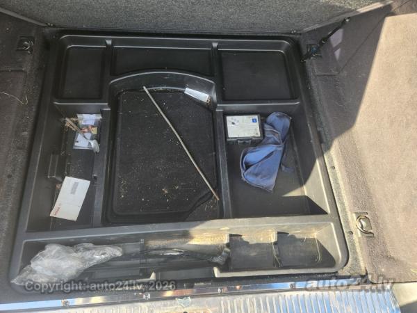 Zils Mercedes-Benz E-Class 2006 Tallina, ar dzinēja tilpumu 3.00 L un nobraukumu 500 tūkst. km par 2500 €, foto 7 vietnē AUTOMOTO.COM.LV