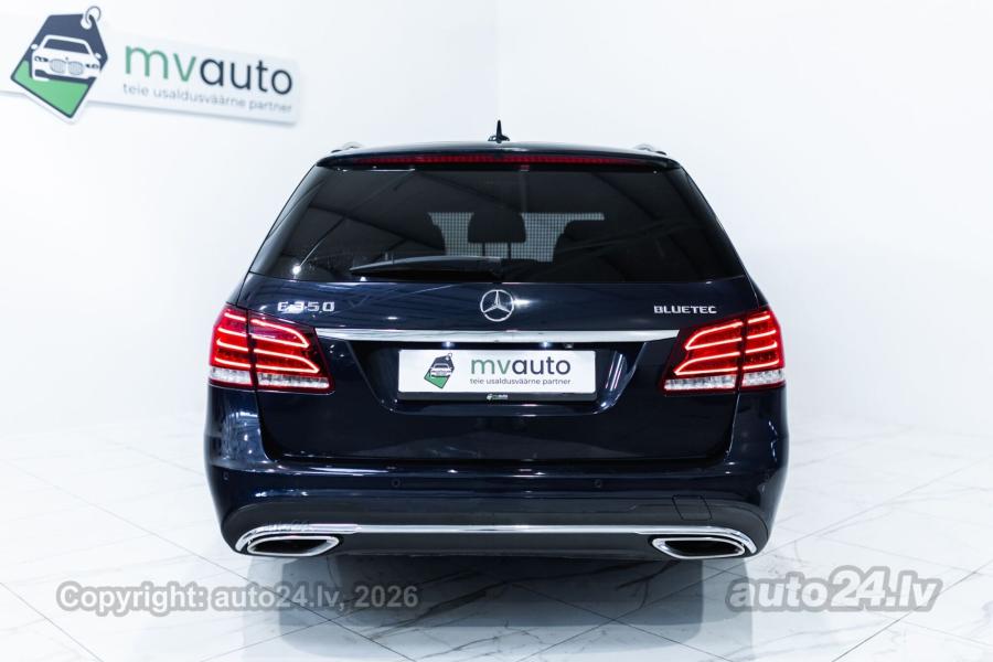 Zils Mercedes-Benz E-Class 2014 Tallina, ar dzinēja tilpumu 3.00 L un nobraukumu 356 tūkst. km par 9990 €, foto 8 vietnē AUTOMOTO.COM.LV