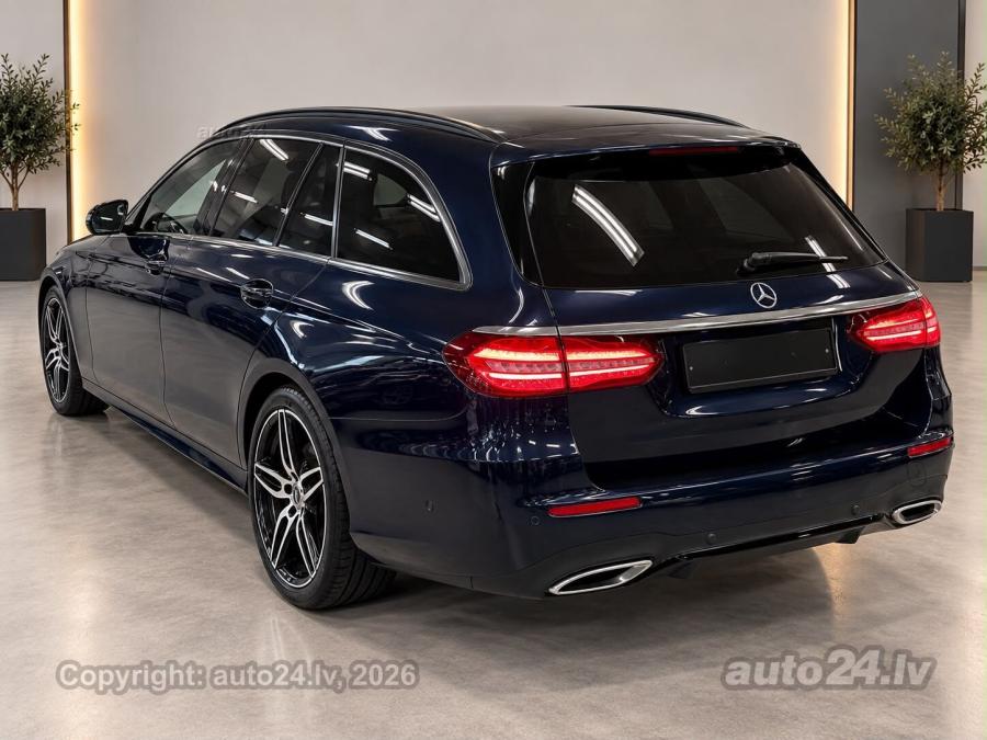 Zils Mercedes-Benz E-Class 2017 Tallina, ar dzinēja tilpumu 3.00 L un nobraukumu 199 tūkst. km par 23500 €, foto 5 vietnē AUTOMOTO.COM.LV
