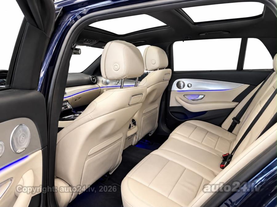 Zils Mercedes-Benz E-Class 2017 Tallina, ar dzinēja tilpumu 3.00 L un nobraukumu 199 tūkst. km par 23500 €, foto 10 vietnē AUTOMOTO.COM.LV