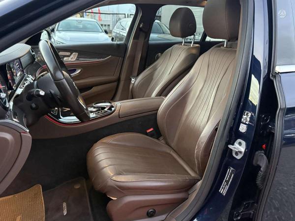 Blue Mercedes-Benz E-Class 2018 in Vilnius, with an engine capacity of 1.95 L and mileage of 231 thousand km for 18900 €, photo 11 on AUTOMOTO.COM.LV