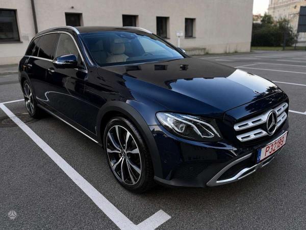Blue Mercedes-Benz E-Class 2018 in Vilnius, with an engine capacity of 1.95 L and mileage of 300 thousand km for 15000 €, photo 3 on AUTOMOTO.COM.LV
