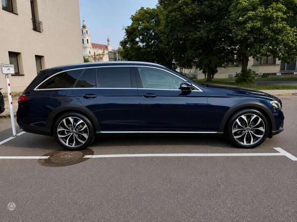 Blue Mercedes-Benz E-Class 2018 in Vilnius, with an engine capacity of 1.95 L and mileage of 300 thousand km for 15000 €, photo 4 on AUTOMOTO.COM.LV