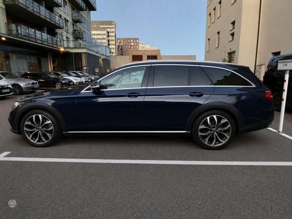 Blue Mercedes-Benz E-Class 2018 in Vilnius, with an engine capacity of 1.95 L and mileage of 300 thousand km for 15000 €, photo 7 on AUTOMOTO.COM.LV