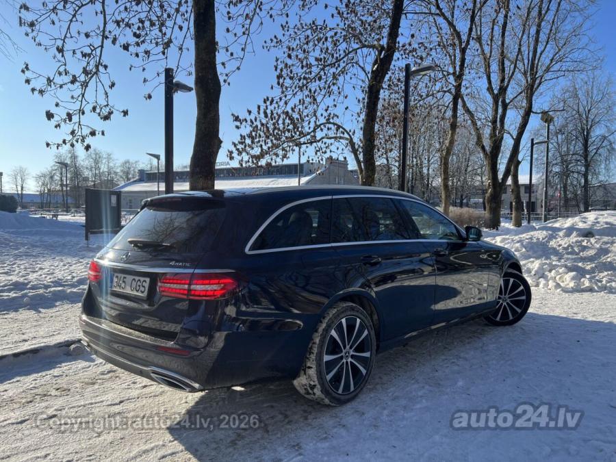 Blue Mercedes-Benz E-Class 2020 in Tallinn, with an engine capacity of 2.00 L and mileage of 170 thousand km for 28990 €, photo 4 on AUTOMOTO.COM.LV