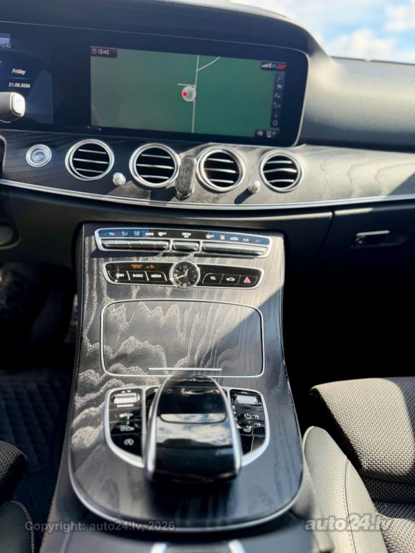Blue Mercedes-Benz E-Class 2020 in Tallinn, with an engine capacity of 2.00 L and mileage of 224 thousand km for 26500 €, photo 10 on AUTOMOTO.COM.LV