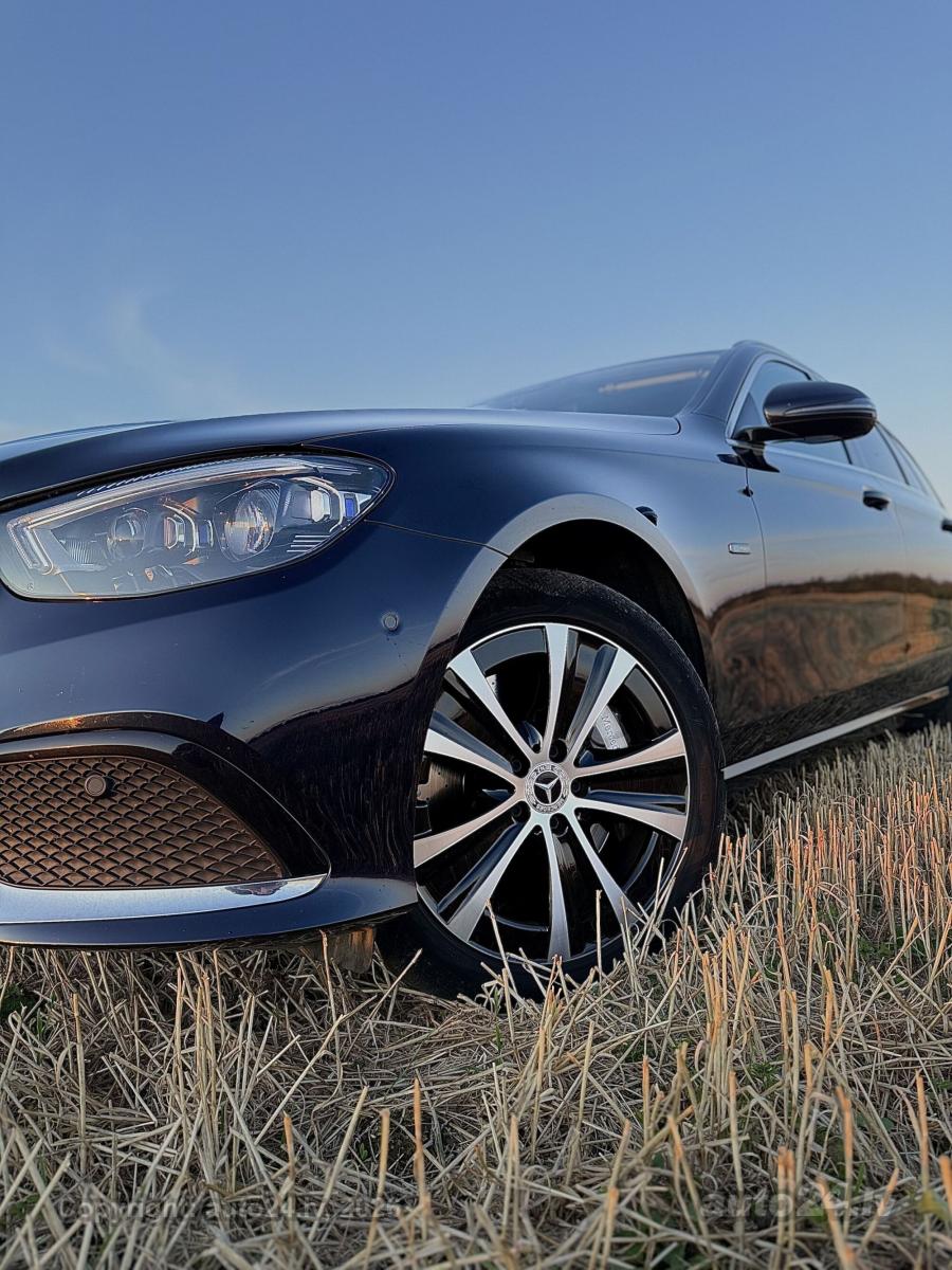 Zils Mercedes-Benz E-Class 2020 Tallina, ar dzinēja tilpumu 2.00 L un nobraukumu 189 tūkst. km par 26000 €, foto 3 vietnē AUTOMOTO.COM.LV