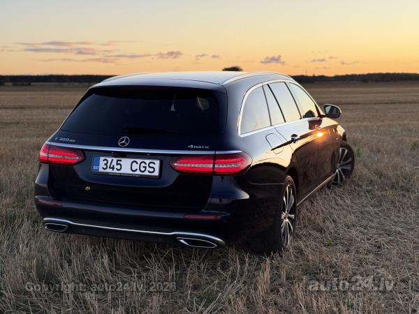 Mercedes-Benz E-Class 2020 Tallina vietnÄ Zils Mercedes-Benz E-Class 2020 Tallina, ar dzinÄja tilpumu 2.00 L un nobraukumu 189 tÅ«kst. km par 26000 ā¬, foto 5 vietnÄ AUTOMOTO.COM.LV
