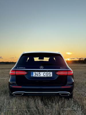 Zils Mercedes-Benz E-Class 2020 Tallina, ar dzinēja tilpumu 2.00 L un nobraukumu 189 tūkst. km par 26000 €, foto 7 vietnē AUTOMOTO.COM.LV