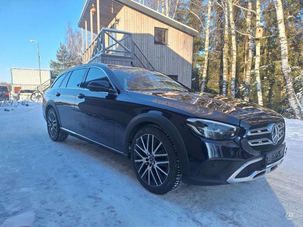 Blue Mercedes-Benz E-Class 2021 in Kaunas, with an engine capacity of 1.95 L and mileage of 327 thousand km for 18900 €, photo 1 on AUTOMOTO.COM.LV