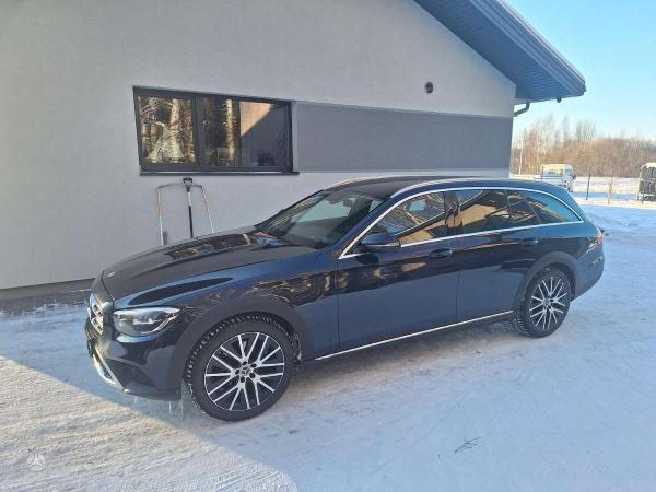 Blue Mercedes-Benz E-Class 2021 in Kaunas, with an engine capacity of 1.95 L and mileage of 327 thousand km for 18900 €, photo 8 on AUTOMOTO.COM.LV