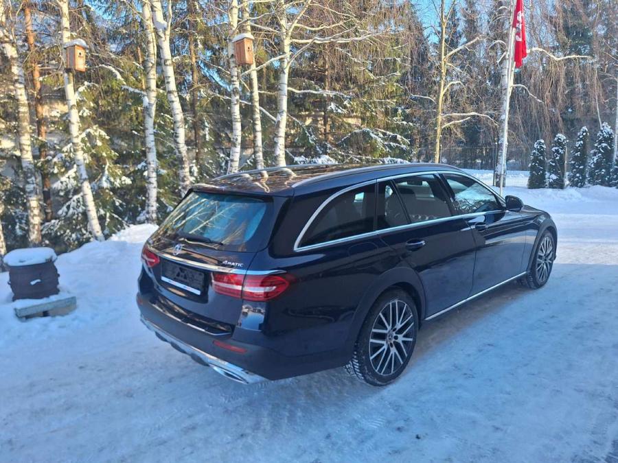 Blue Mercedes-Benz E-Class 2021 in Kaunas, with an engine capacity of 1.95 L and mileage of 327 thousand km for 18900 €, photo 9 on AUTOMOTO.COM.LV