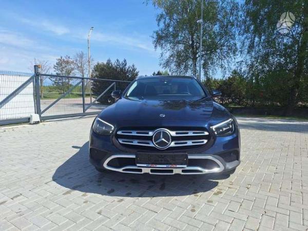 Blue Mercedes-Benz E-Class 2021 in Kaunas, with an engine capacity of 2.00 L and mileage of 326 thousand km for 19500 €, photo 2 on AUTOMOTO.COM.LV
