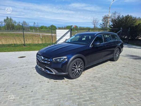 Blue Mercedes-Benz E-Class 2021 in Kaunas, with an engine capacity of 2.00 L and mileage of 326 thousand km for 19500 €, photo 3 on AUTOMOTO.COM.LV