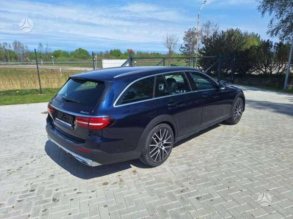 Blue Mercedes-Benz E-Class 2021 in Kaunas, with an engine capacity of 2.00 L and mileage of 326 thousand km for 19500 €, photo 4 on AUTOMOTO.COM.LV