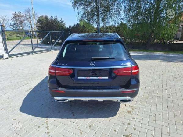 Blue Mercedes-Benz E-Class 2021 in Kaunas, with an engine capacity of 2.00 L and mileage of 326 thousand km for 19500 €, photo 6 on AUTOMOTO.COM.LV