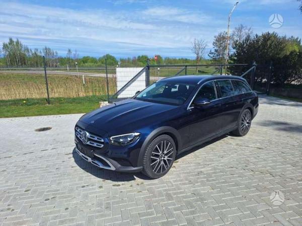 Blue Mercedes-Benz E-Class 2021 in Kaunas, with an engine capacity of 2.00 L and mileage of 326 thousand km for 19500 €, photo 9 on AUTOMOTO.COM.LV