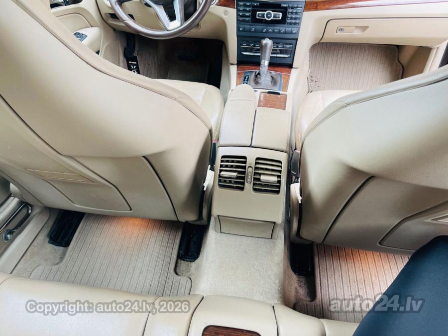 Brown Mercedes-Benz E-Class 2013 in Rapla, with an engine capacity of 2.10 L and mileage of 235 thousand km for 12999 €, photo 15 on AUTOMOTO.COM.LV