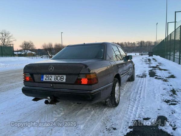 Brown Mercedes-Benz E-Class 1992 in Tallinn, with an engine capacity of 3.00 L and mileage of 430 thousand km for 2000 €, photo 5 on AUTOMOTO.COM.LV