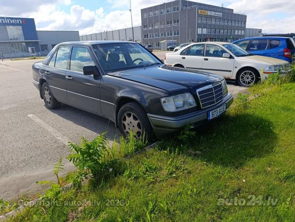 Brūns Mercedes-Benz E-Class 1994 Tallina, ar dzinēja tilpumu 2.50 L un nobraukumu 381 tūkst. km par 899 €, foto 2 vietnē AUTOMOTO.COM.LV