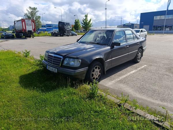 Brūns Mercedes-Benz E-Class 1994 Tallina, ar dzinēja tilpumu 2.50 L un nobraukumu 381 tūkst. km par 899 €, foto 3 vietnē AUTOMOTO.COM.LV