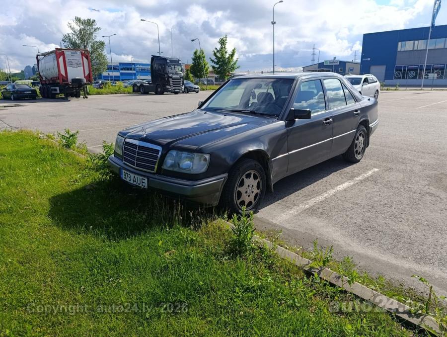 Brown Mercedes-Benz E-Class 1994 in Tallinn, with an engine capacity of 2.50 L and mileage of 381 thousand km for 899 €, photo 4 on AUTOMOTO.COM.LV