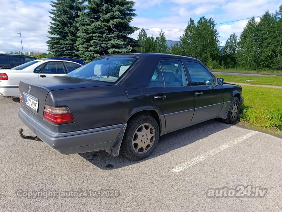 Brown Mercedes-Benz E-Class 1994 in Tallinn, with an engine capacity of 2.50 L and mileage of 381 thousand km for 899 €, photo 5 on AUTOMOTO.COM.LV