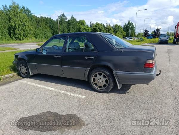 Brūns Mercedes-Benz E-Class 1994 Tallina, ar dzinēja tilpumu 2.50 L un nobraukumu 381 tūkst. km par 899 €, foto 5 vietnē AUTOMOTO.COM.LV