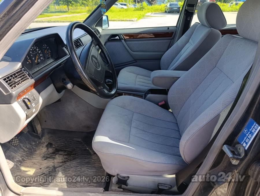 Brown Mercedes-Benz E-Class 1994 in Tallinn, with an engine capacity of 2.50 L and mileage of 381 thousand km for 899 €, photo 9 on AUTOMOTO.COM.LV