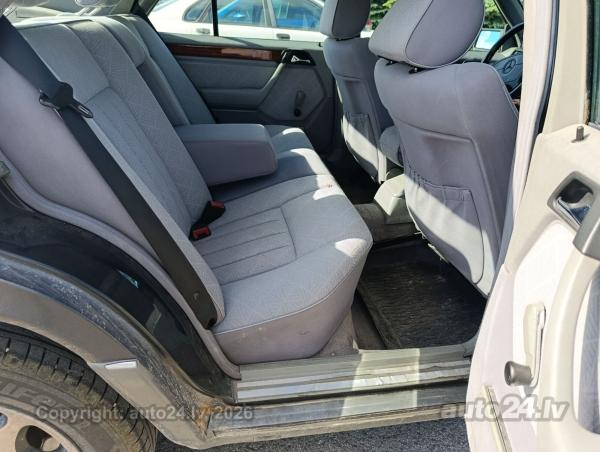 Brūns Mercedes-Benz E-Class 1994 Tallina, ar dzinēja tilpumu 2.50 L un nobraukumu 381 tūkst. km par 899 €, foto 10 vietnē AUTOMOTO.COM.LV