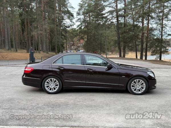 Brown Mercedes-Benz E-Class 2009 in Tallinn, with an engine capacity of 2.10 L and mileage of 241 thousand km for 10500 €, photo 8 on AUTOMOTO.COM.LV