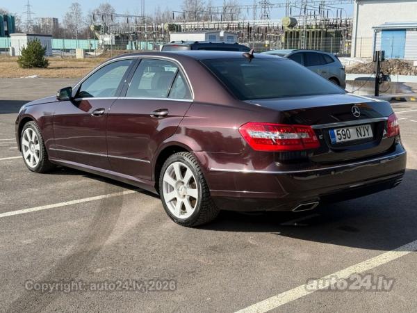 Brūns Mercedes-Benz E-Class 2012 Tallina, ar dzinēja tilpumu 3.50 L un nobraukumu 366 tūkst. km par 6995 €, foto 4 vietnē AUTOMOTO.COM.LV