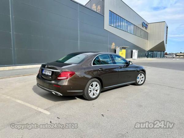 Brown Mercedes-Benz E-Class 2017 in Tallinn, with an engine capacity of 2.00 L and mileage of 200 thousand km for 23990 €, photo 3 on AUTOMOTO.COM.LV