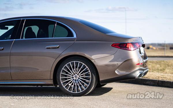 Brown Mercedes-Benz E-Class 2023 in Tartu, with an engine capacity of 2.00 L and mileage of 30 thousand km for 64000 €, photo 6 on AUTOMOTO.COM.LV