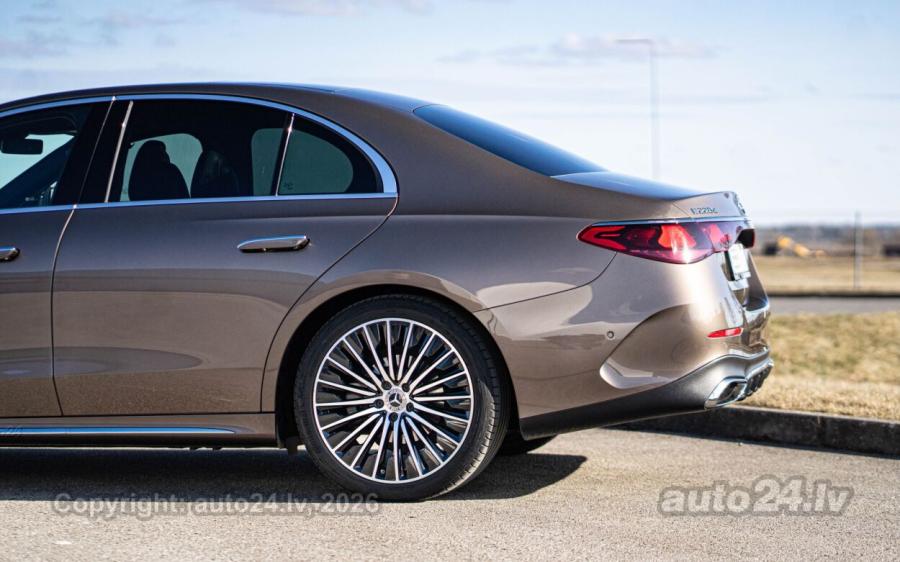 Brown Mercedes-Benz E-Class 2023 in Tartu, with an engine capacity of 2.00 L and mileage of 30 thousand km for 64000 €, photo 6 on AUTOMOTO.COM.LV