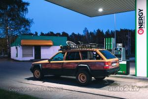 Brūns Mercedes-Benz E-Class 1993 Tallina, ar dzinēja tilpumu 2.20 L un nobraukumu 0 tūkst. km par 3000 €, foto  vietnē AUTOMOTO.COM.LV