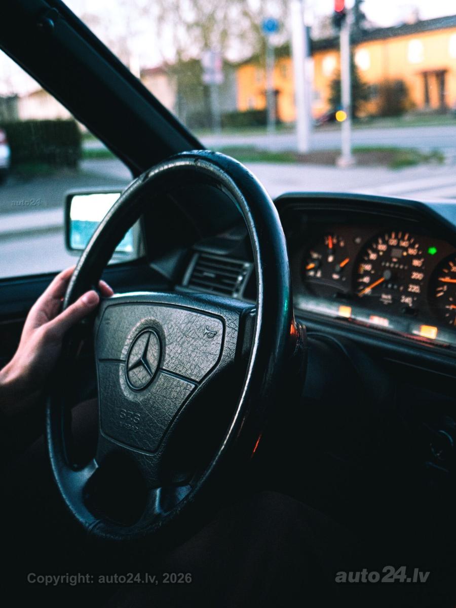 Brūns Mercedes-Benz E-Class 1993 Tallina, ar dzinēja tilpumu 2.20 L un nobraukumu 0 tūkst. km par 3000 €, foto 4 vietnē AUTOMOTO.COM.LV