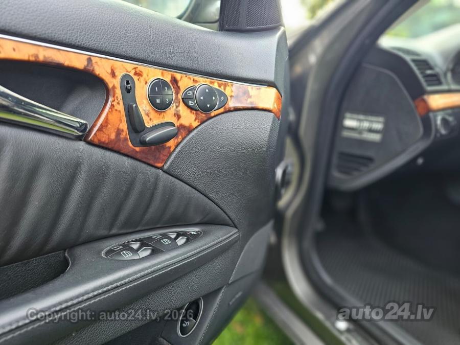 Brown Mercedes-Benz E-Class 2007 in Tallinn, with an engine capacity of 3.20 L and mileage of 395 thousand km for 4498 €, photo 10 on AUTOMOTO.COM.LV