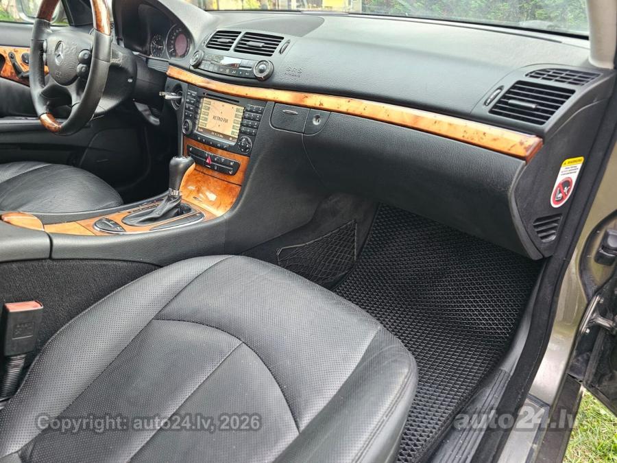 Brown Mercedes-Benz E-Class 2007 in Tallinn, with an engine capacity of 3.20 L and mileage of 395 thousand km for 4498 €, photo 12 on AUTOMOTO.COM.LV