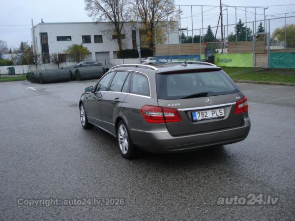 Brūns Mercedes-Benz E-Class 2010 Tallina, ar dzinēja tilpumu 2.10 L un nobraukumu 274 tūkst. km par 6900 €, foto 4 vietnē AUTOMOTO.COM.LV