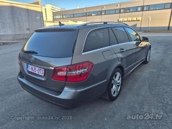 Brown Mercedes-Benz E-Class 2010 in Parnu, with an engine capacity of 2.20 L and mileage of 303 thousand km for 8999 €, photo 4 on AUTOMOTO.COM.LV