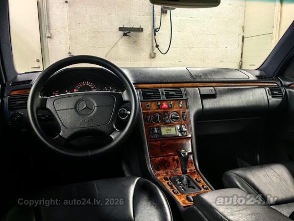 Zaļš Mercedes-Benz E-Class 1998 Viljandi, ar dzinēja tilpumu 2.80 L un nobraukumu 233 tūkst. km par 4790 €, foto 4 vietnē AUTOMOTO.COM.LV