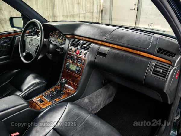 Zaļš Mercedes-Benz E-Class 1998 Viljandi, ar dzinēja tilpumu 2.80 L un nobraukumu 233 tūkst. km par 4790 €, foto 5 vietnē AUTOMOTO.COM.LV
