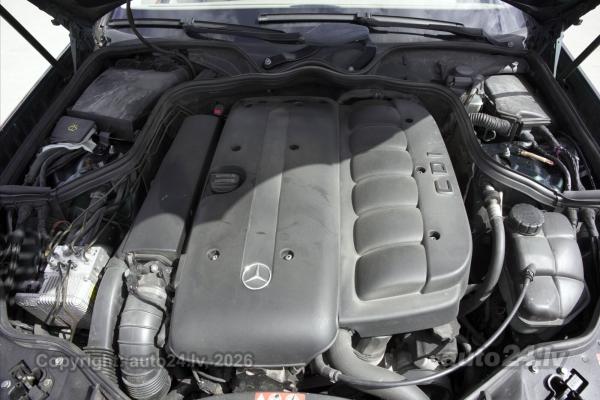 Zaļš Mercedes-Benz E-Class 2004 Tallina, ar dzinēja tilpumu 3.20 L un nobraukumu 268 tūkst. km par 7000 €, foto 5 vietnē AUTOMOTO.COM.LV